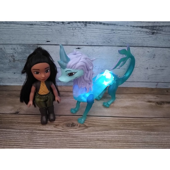Disney | Toys | Raya And The Last Dragon Small Raya Doll Light Up Sisu ...
